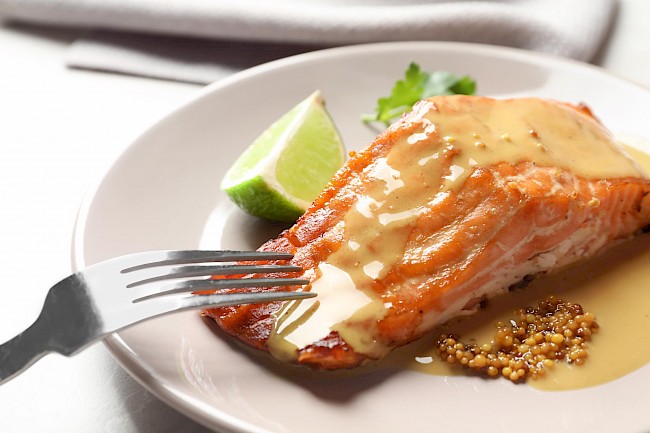 Cooked Salmon Calories and Nutrition (100g)